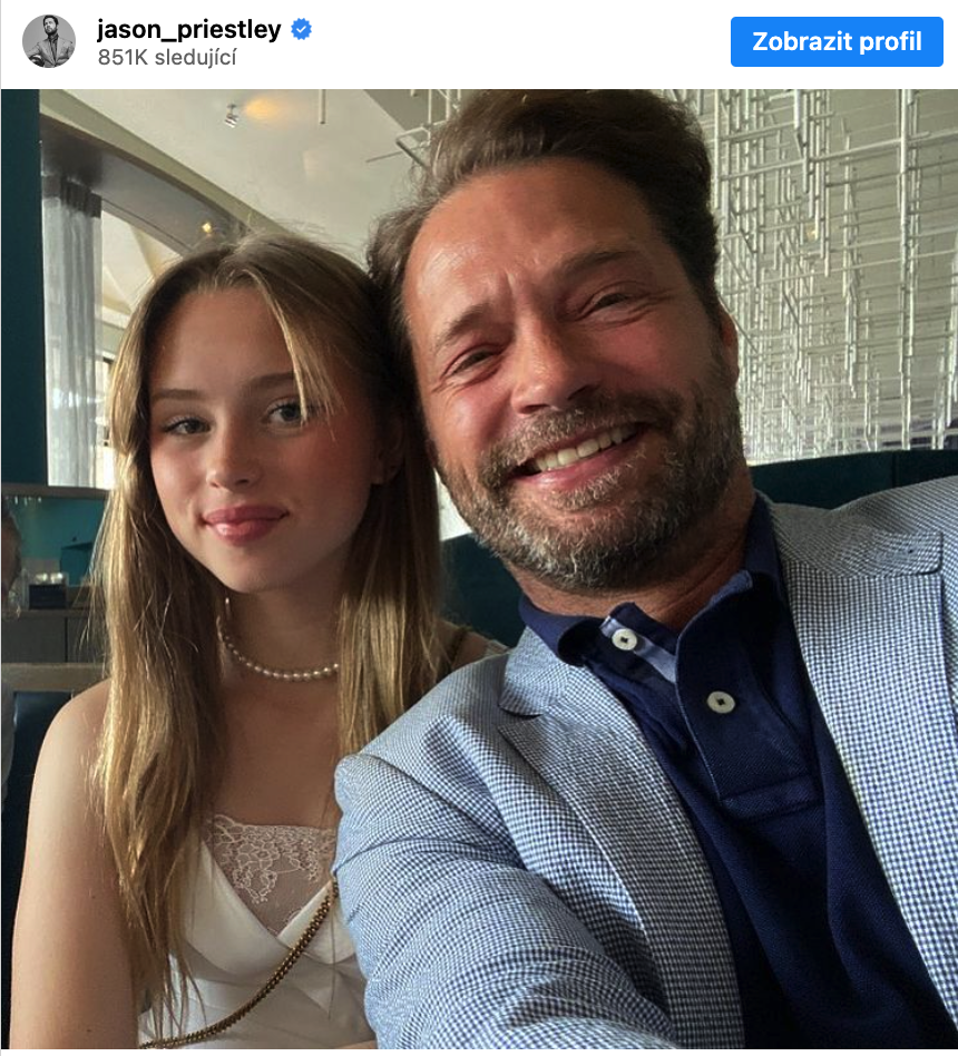 Brandon Walsh ze seriálu Beverly Hills 90210 slaví 55 let: Takhle ...