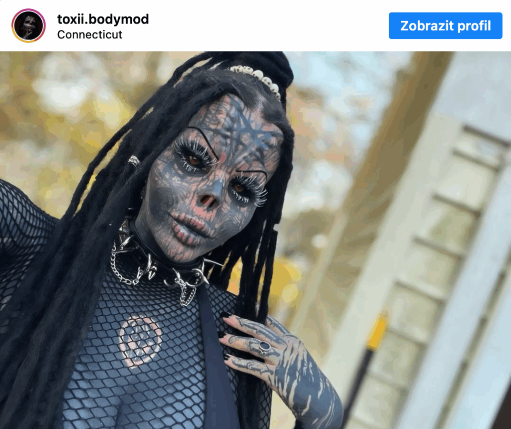 Drží si vlastní nos ve sklenici: Extrémní proměna Toxie šokuje internet ...